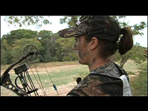 Melissa Bachman Pursues Illinois Whitetail | Bowhunting Videos