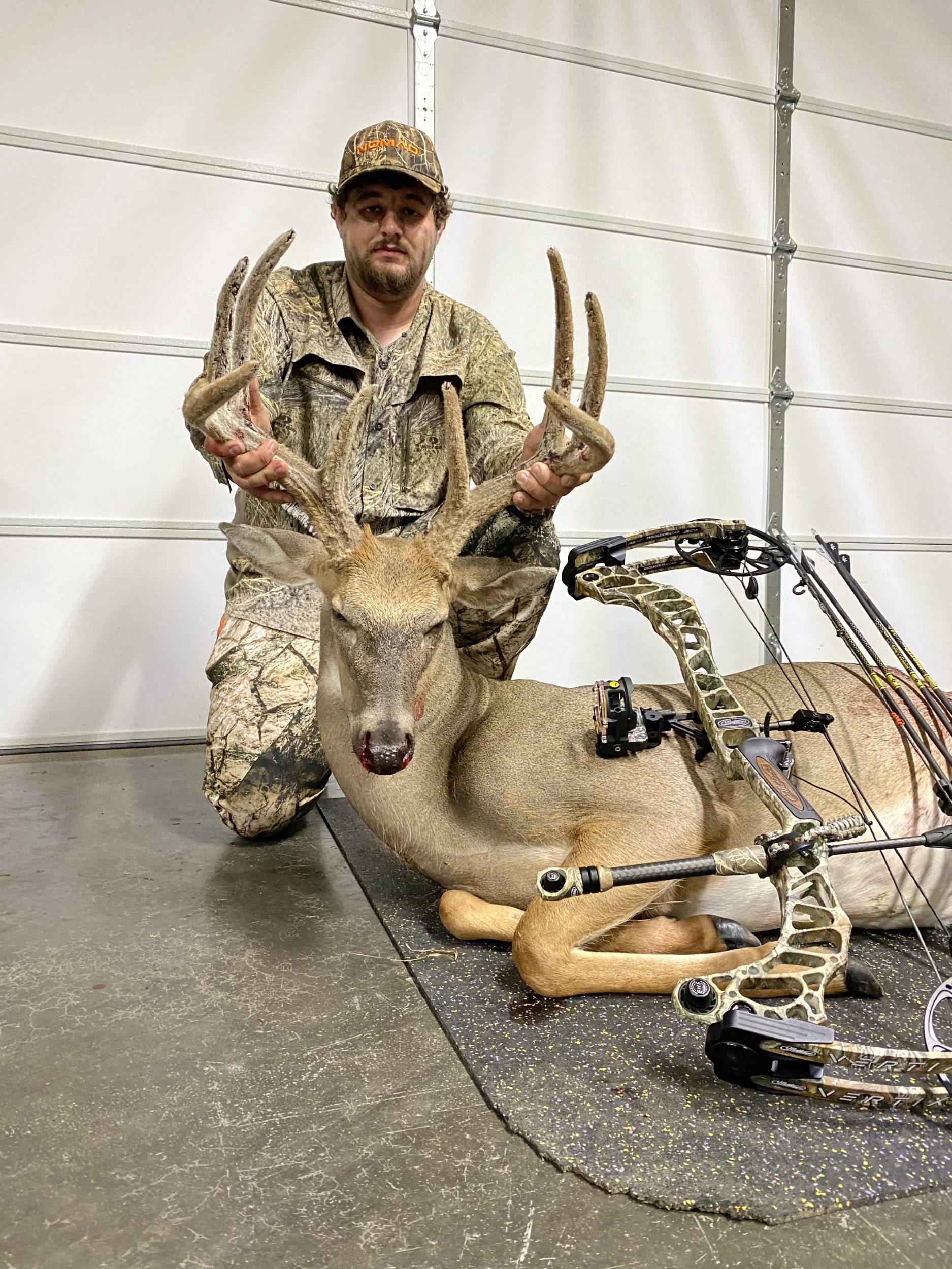 Whitetail buck in Larue County, Kentucky by Hunter Pearman | Bowhunting.com