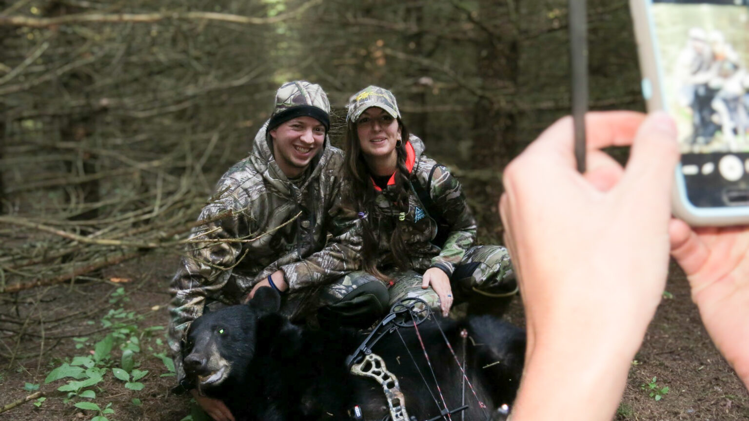 Pros and Cons of Hunting With Your Spouse