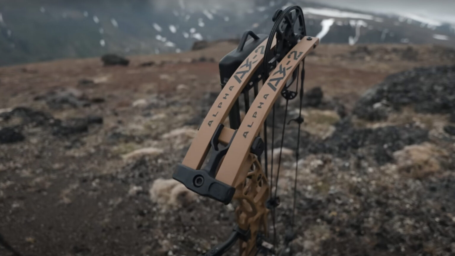 Hoyt Launches 2025 Alpha AX-2 and RX-9