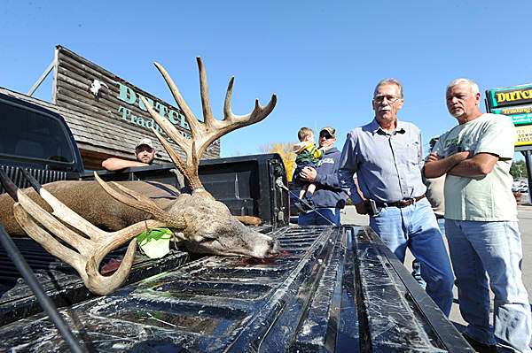Possible NEW Wisconsin Record Buck Taken by Fon Du Lac Hunter