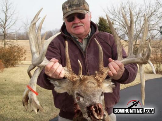 Monster Illinois Buck Found Dead with Four Droptines